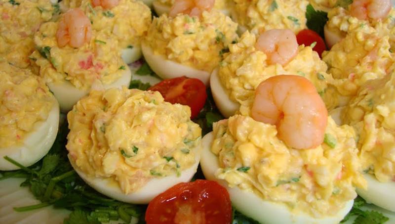 Ovos recheados com camarão