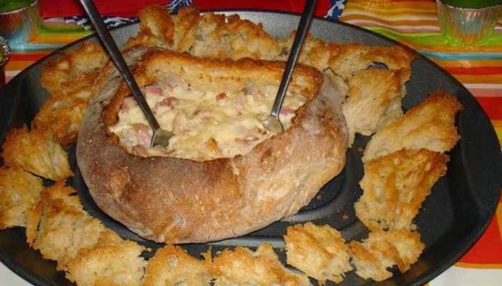 Pão recheado com queijo e bacon: uma receita deliciosa