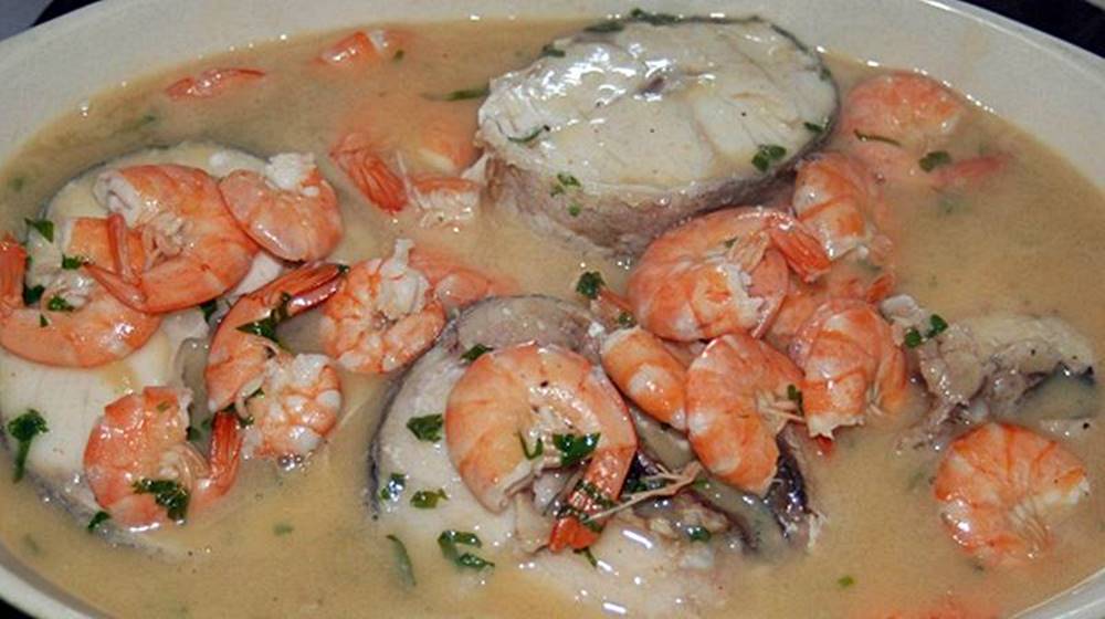 Postas-de-pescada-cmolho-de-camarão - Receitas Fáceis